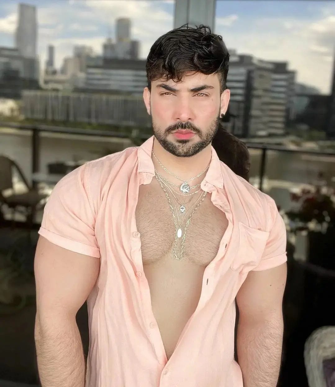 Meet Indian Men: A Guide to Dating the Single Guy